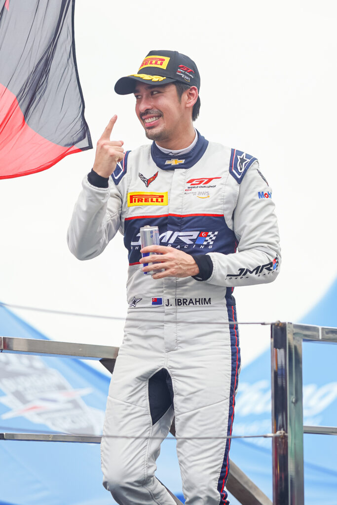 Prince Jefri คว้าอันดับ 1 พร้อม 2 ถ้วยเกียรติยศ – WE REPORT NEWS